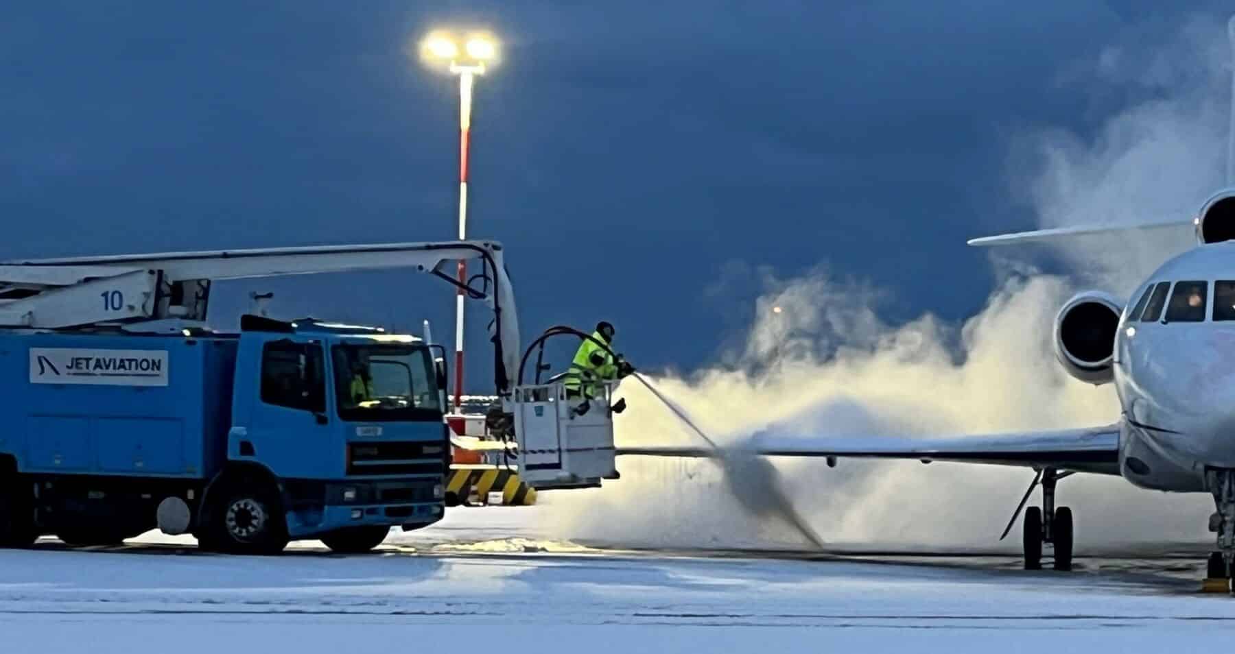 De-icing: Staying Safe and Saving Time in Amsterdam - Jet Aviation