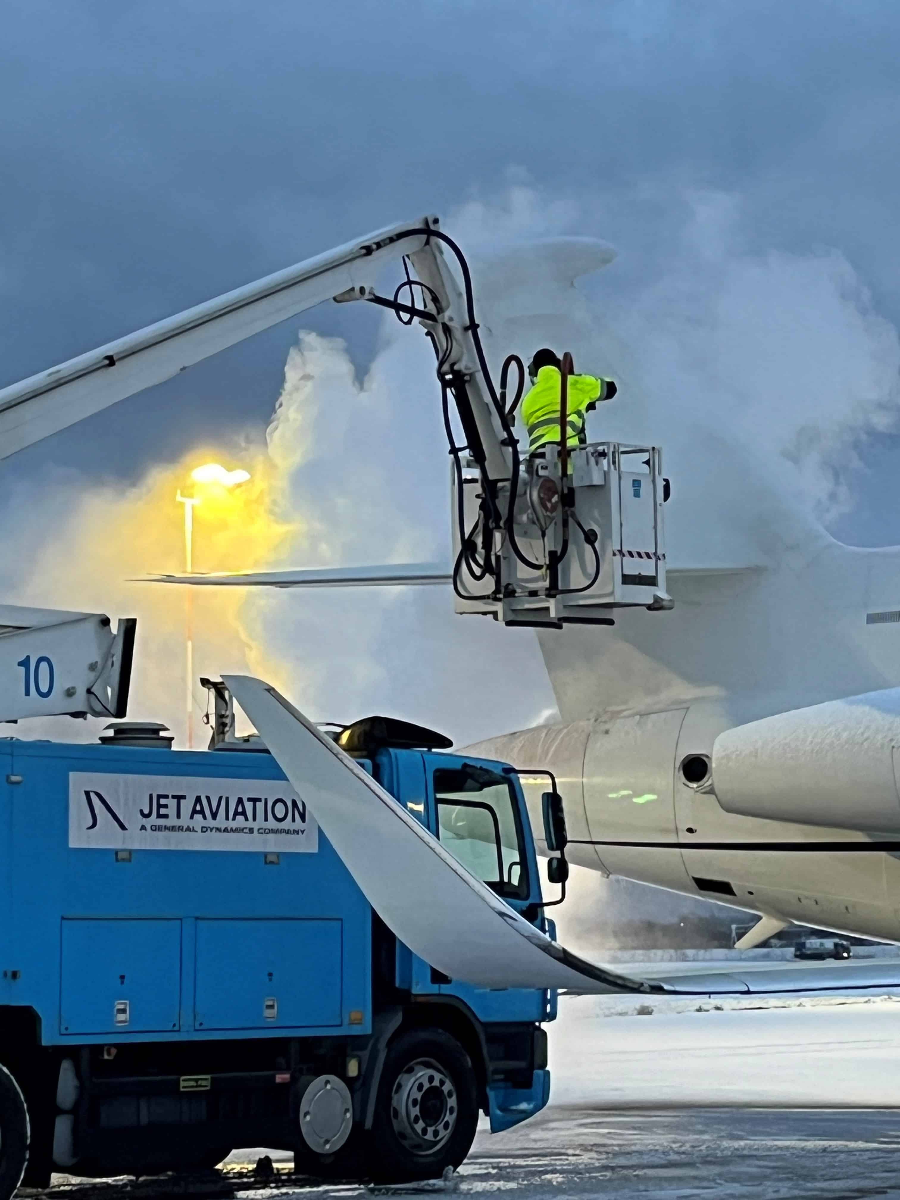 De-icing: Staying Safe and Saving Time in Amsterdam - Jet Aviation